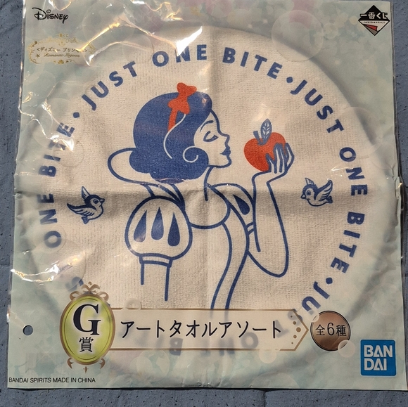 Bandai Namco | Bath | Disney Princess Snow White Just One Bite Hand ...
